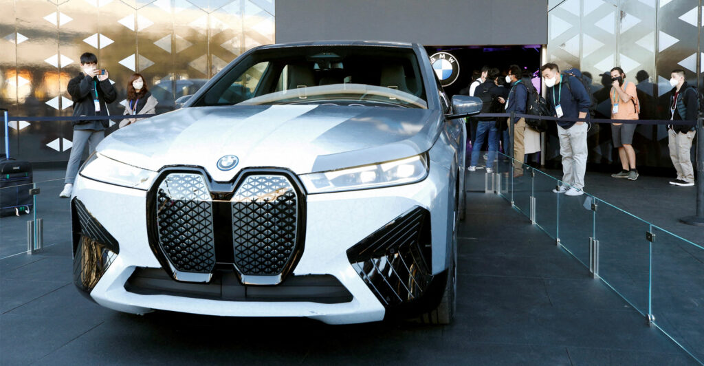 BMW unveils concept car that changes colour - TechCentral