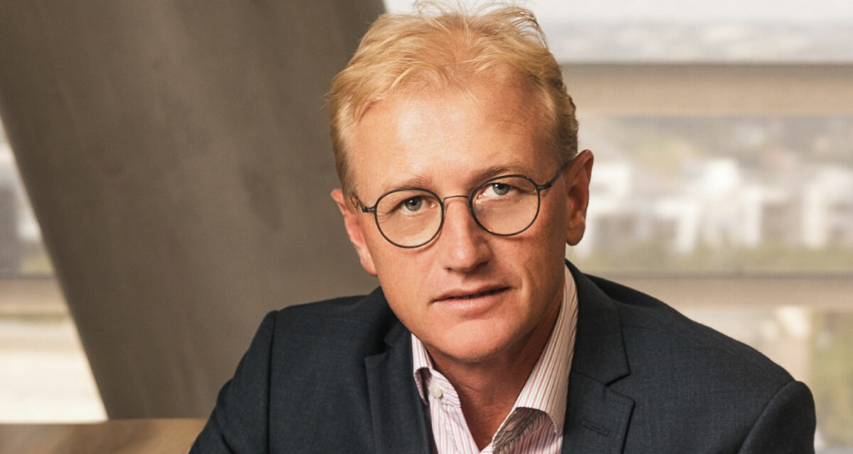 Jacques Celliers stepping down as FNB CEO - TechCentral News