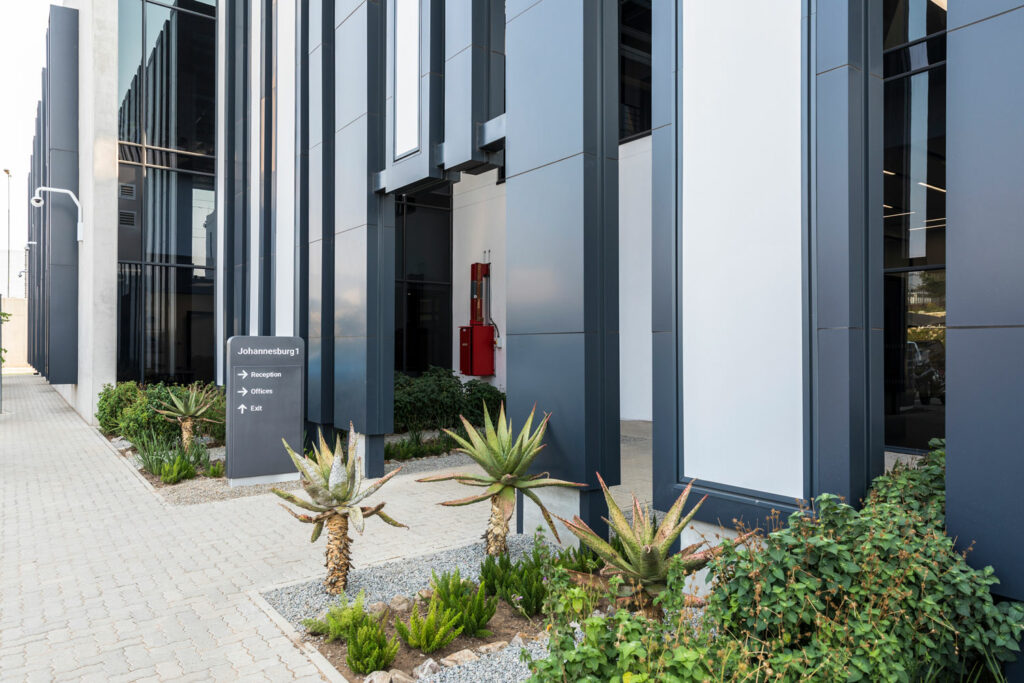 Photos: Inside NTT's new Johannesburg data centre - TechCentral Cloud ...