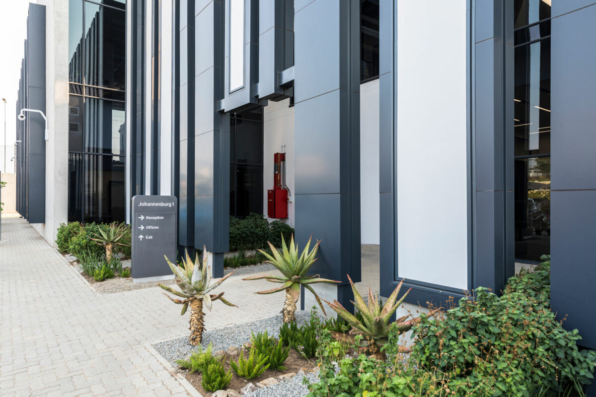 Photos: Inside NTT's new Johannesburg data centre - TechCentral Cloud ...