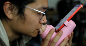 Chinese firm invents kissing machine for remote lovers - TechCentral