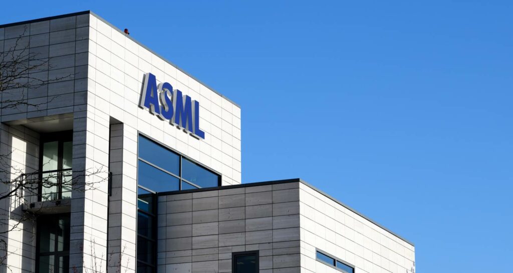 ASML's new AI chip machine costs R7.2-billion a pop - TechCentral